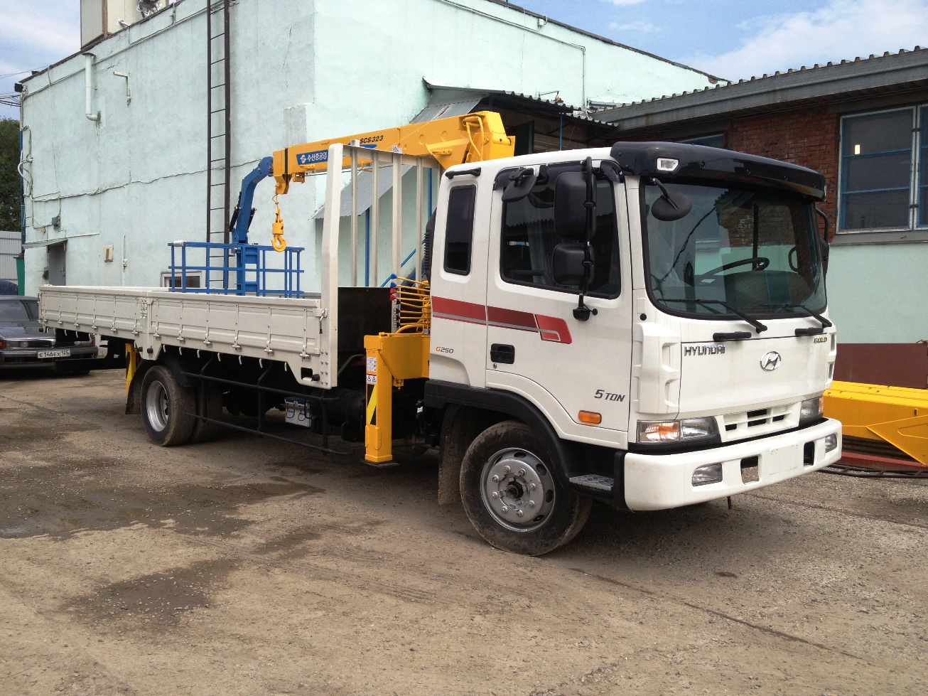 Hyundai HD120 с краном-манипулятором